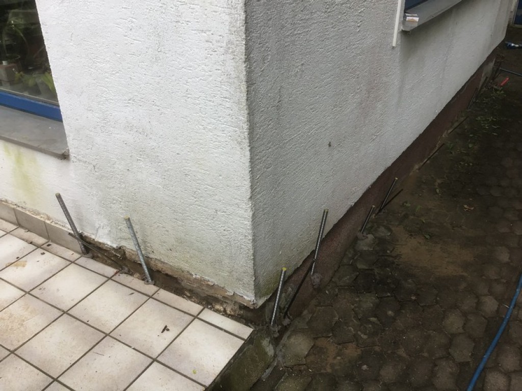 Stabilisierung der Fundamente eines Einfamilienhauses