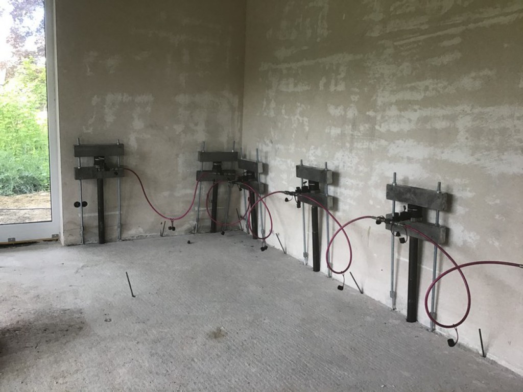 Anhebung eines Einfamilienhauses in der Bauphase Tengen